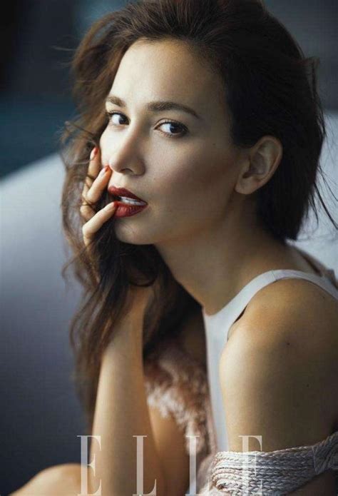 戰狼女主角盧靖姍和韓庚公佈戀情？2月的娛樂圈這是什麼節奏 每日頭條