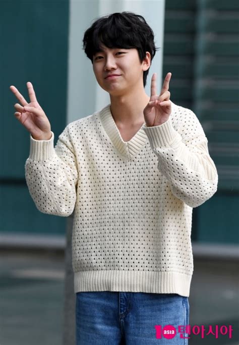 Ten 포토 성유빈 오늘 라디오에 나와요 텐아시아