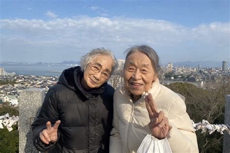 華やかな 笑顔と共に 見る景色 西東京市・国分寺市・小金井市・福岡市のデイサービス おとなりさん。