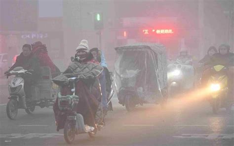 全国多地大雾天气部分地区能见度不足50米 搜狐大视野 搜狐新闻