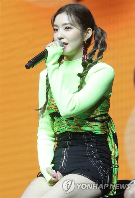 새 앨범 소개하는 아이린 연합뉴스