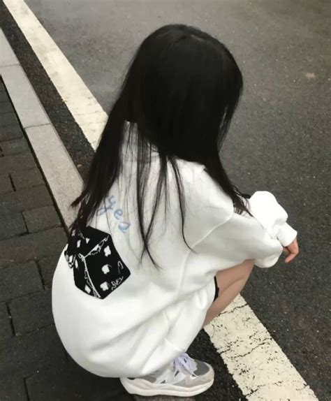 15 Crouch Pose And Cute Selfie Ideas Ideas To Save Today Egirl Pfp Pretty Selfies Profile