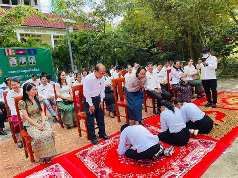 សាលារៀននានាទូទាំងប្រទេសកម្ពុជាបានប្រារព្ធពិធីអបអរសាទរទិវាគ្រូបង្រៀន