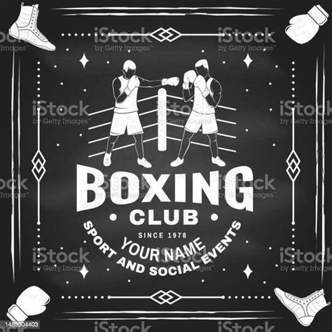 권투 클럽 배지 칠판에 디자인 벡터 그림입니다 권투 스포츠 클럽 엠블럼 기호 패치 셔츠 템플릿 빈티지 모노크롬 라벨 복서 실루엣 스티커 격투기에 대한 스톡 벡터 아트 및