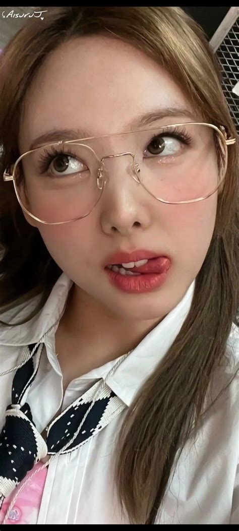 𝙽𝚊𝚢𝚎𝚘𝚗 𝚆𝚊𝚕𝚕𝚙𝚊𝚙𝚎𝚛 • ナヨン 画像 ナヨン ユニークな顔