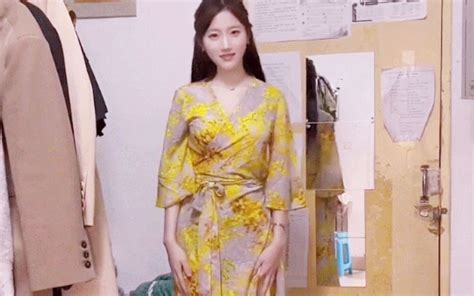 太瘦了，黄色战袍还是要丰满一点才好看！（今天有什么好笑的 583） 九星之歌 九星之歌 哔哩哔哩视频