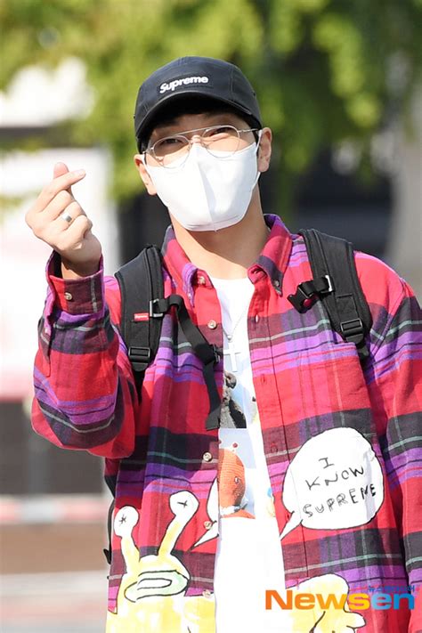 김필 음색 깡패의 손하트 포토엔hd 손에 잡히는 뉴스 눈에 보이는 뉴스 뉴스엔