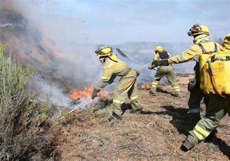 Extinguidos Dos Incendios En Carucedo Y Riosequino De Torío Con 02