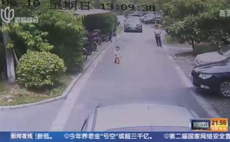 汇思想 2岁女童遭邻居撞倒碾死 孩子母亲目睹全程