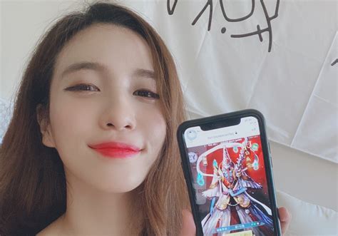 正妹舞者angel安久 跳舞之餘最愛《天選傳奇》 Yahoo奇摩遊戲電競