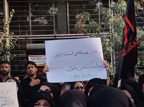 تجمع شهروندان شیراز در اعتراض به هتک حرمت به آمر به معروف در فیلم و