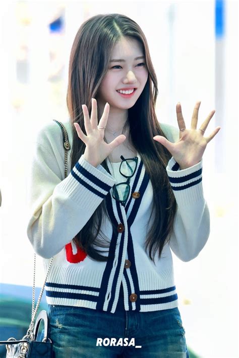 오늘 공항출국한 베이비몬스터 로라 유저방송 엠봉