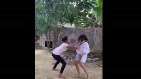 Video Viral Remaja Perempuan Ini Berkelahi Rebutan Pacar
