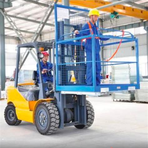 UNDERSTANDING FORK TRUCK WORK PLATFORM REQUIREMENTS Industry Update