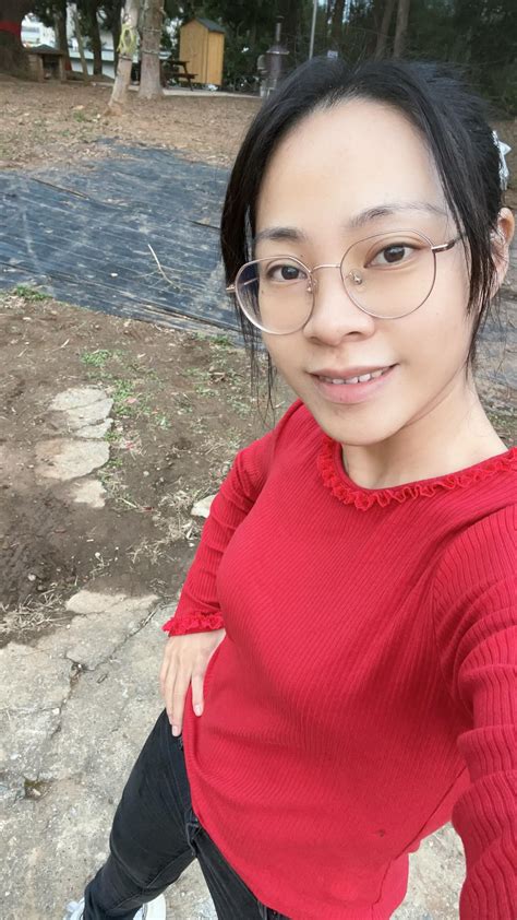 最近脆友們流行的 測試自己長相的方法 我覺得自己還可以看 至少不會污眼😆 算自戀嗎？