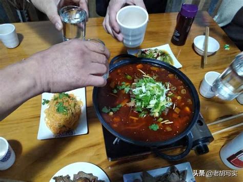 哥們驢嘚水驢肉湯館請客吃驢肉火鍋驢鞭驢板腸吃美喝美爽 每日頭條
