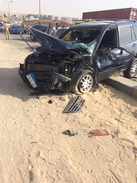 بالصور إصابة 4 أشخاص فى حادث تصادم 3 سيارات بمحور الشهيد اليوم السابع