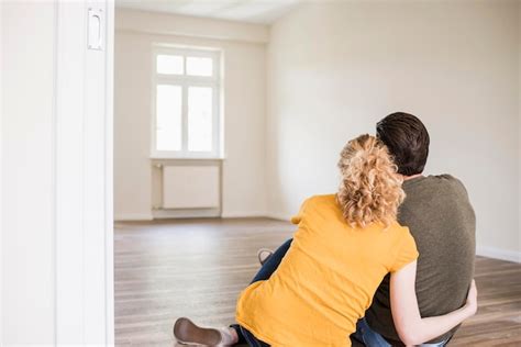 Casal Sentado Costas Casa Imagens Download Grátis no Freepik