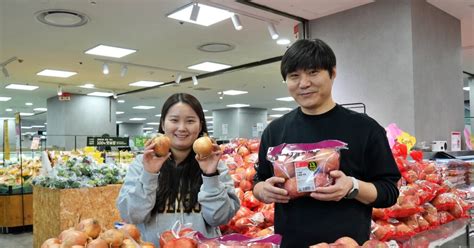 갓 수확한 듯한 사과·양파 신선한 맛 즐겨보세요