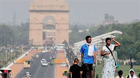 दिल्ली में बारिश के बाद प्रदूषण से थोड़ी राहत दिन में भी हुआ ठंड का