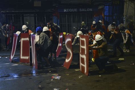 În capitala peruană au avut loc noi conflicte între protestatari şi