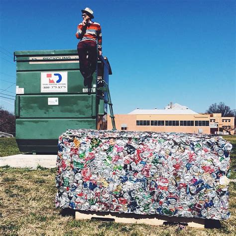Un profesor vivió un año en un contenedor Cómo luce el interior de su particular vivienda Infobae