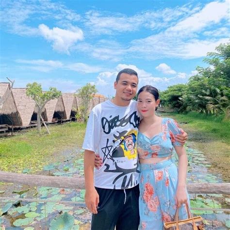 រឿងធំហើយ លោកជំទាវ ញ៉ែម មរកត ចេញមុខប្រតិកម្មចំពោះប្តីប្រពន្ធអ្នកលក់ខោអាវជជុះ ក្រោយជេរ ប្រមា ថ