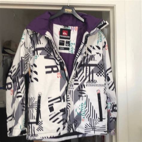 Se Produkter Som Liknar Quiksilver Vit Vinterjacka Sk På Tradera