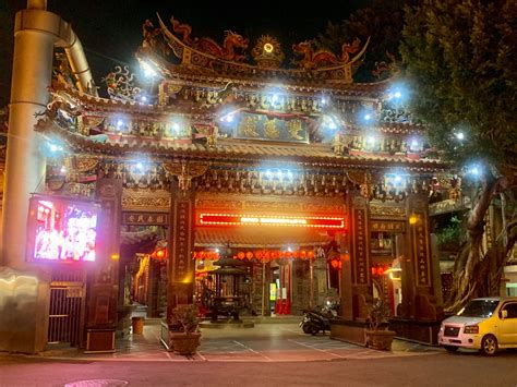 鳳山歷史教室 《景點介紹》 【 雙慈亭 】 原名天后宮， 是鳳山歷史最久的寺廟，俗稱 鳳山媽祖廟