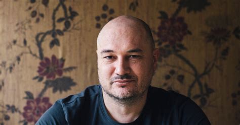 Regisseur Pieter Van Hees Ontbreekt Op De Generiek Van Exen Grappig