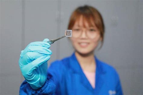 我国学者研发出新型铁电材料 可让柔性可穿戴设备更“随和”弹性中国科学院论文