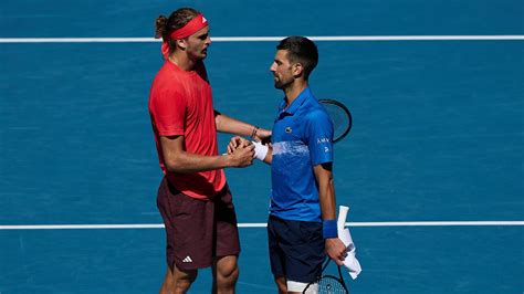 Australian Open Novak Djokovic Schockt Im Halbfinale Mit Aufgabe Gegen