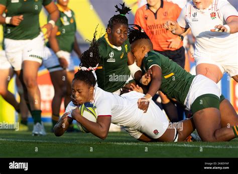 Englands Sadia Kabeya Goes Over For A Try During The Womens Rugby