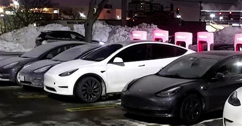 북극 한파에 전기차 방전 속출 충전소가 차량 묘지”