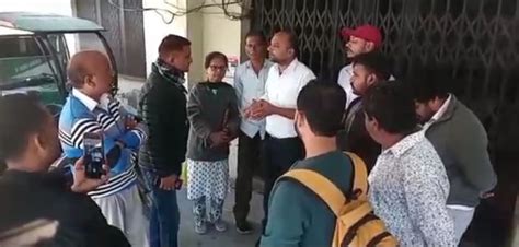 डोईवाला गुस्साई जनता ने की नगर पालिका में तालाबंदी Uttarakhand Samachar