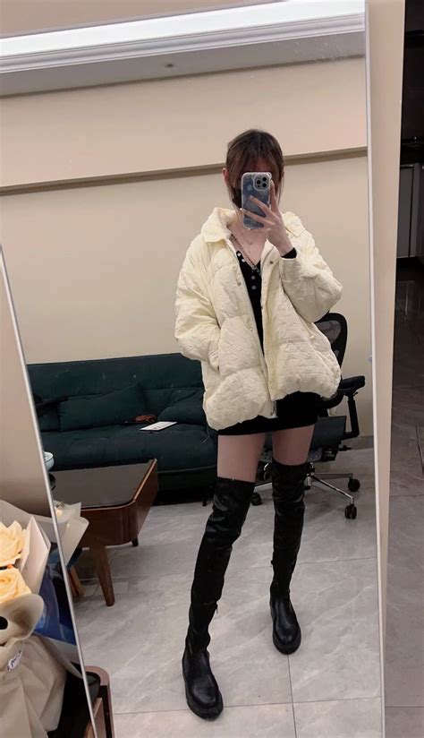 粥粥呀🍀 On Twitter 广州真是个神奇的地方 昨天8000例今天全城解封 昨天27度今天9度 终于可以天天穿丝袜出门浪了🤤