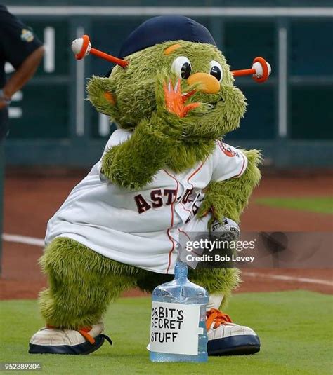 Astros Mascot Photos And Premium High Res Pictures Getty Images
