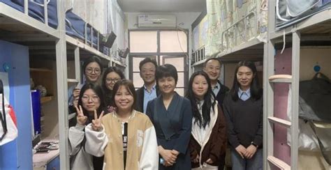 长沙民政职院外语学院党总支开展“教师党员进寝室”主题党日活动腾讯新闻