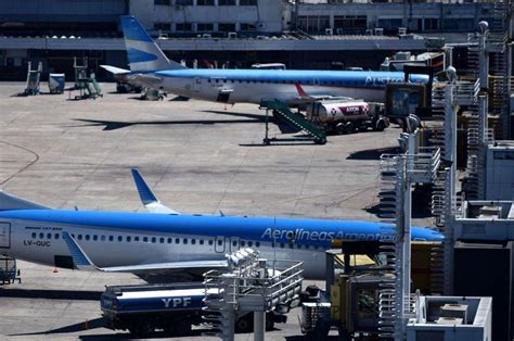 Un paro nacional afecta los vuelos de pasajeros en todo el país