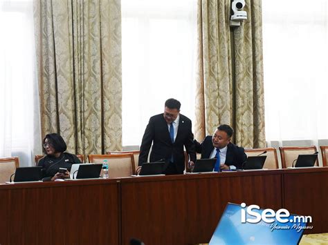 ФОТО Ерөнхий сайдыг огцруулах саналыг хэлэлцэх ТББХ ны ирц бүрдэхгүй 31 3 хувь байна Isee Mn