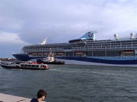Nave Da Crociera In Avaria Nel Canale Della Giudecca Aria
