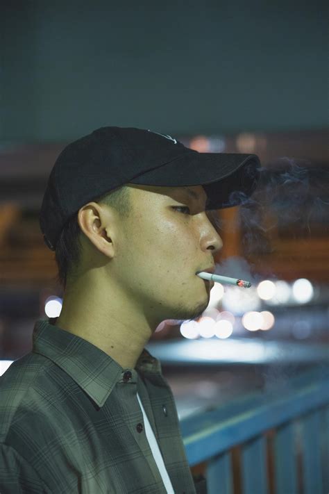 가로등 거리 거리 사진 경로 고속도로 공공의 교통 교통 정체 네온 불빛 니코틴 다리 담배 담배를 피우다