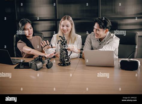 College Students Join Research Group To Do Experiments With Educational