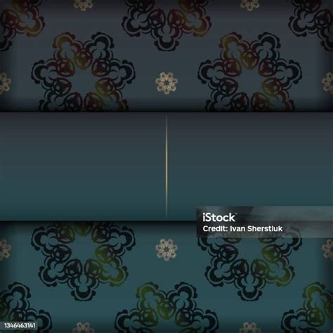 Template Brosur Dengan Warna Hijau Gradien Dengan Ornamen Emas Vintage
