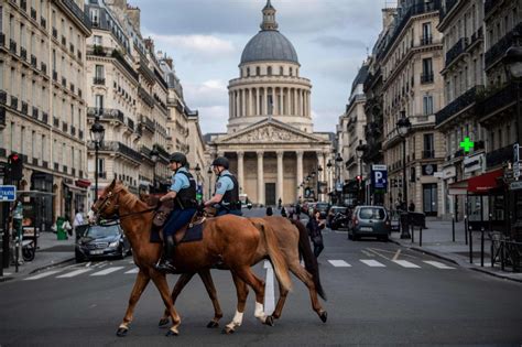 Coronavirus Vers Une Prolongation Du Confinement En France Courrier