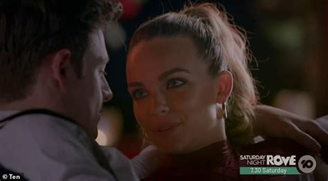 Bachelors Abbie Chatfield Drops The L Word To Matt Agnew Daily Mail