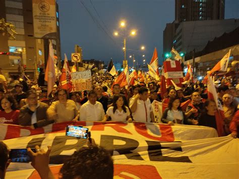 PJ Manifestante que arrojó bengala a policía recibió meses prisión preventiva Infobae