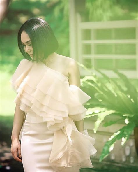 Pesona Yuni Shara Berbalut Dress Kecantikannya Tak Memudar Di Usia