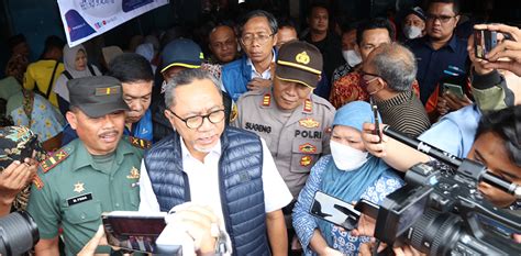 Menteri Perdagangan Bersama Sekjen Kemendag Didampingi Plt Dirjen PDN