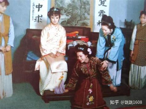 红楼梦中养育了探春和贾环的赵姨娘，为何在贾府生活得那么委屈？ 知乎